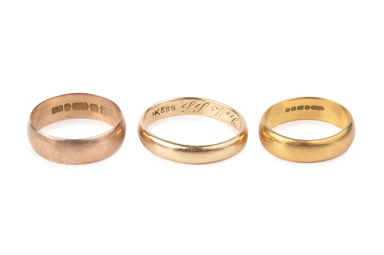 Lot 287 - A 22ct gold wedding band, a 9ct gold wedding