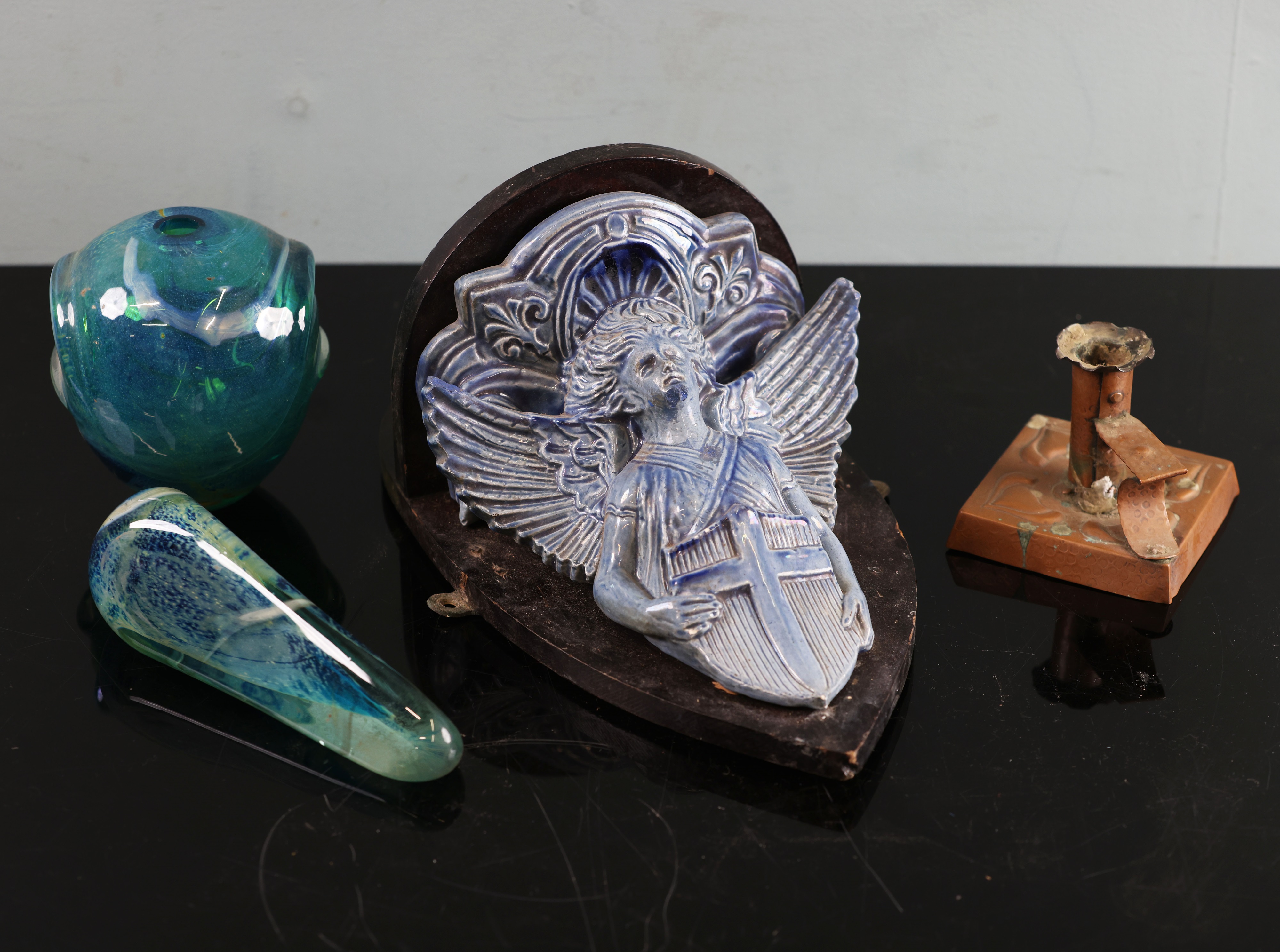 Lot 1075 - Mdina glassware, a candlestick and a