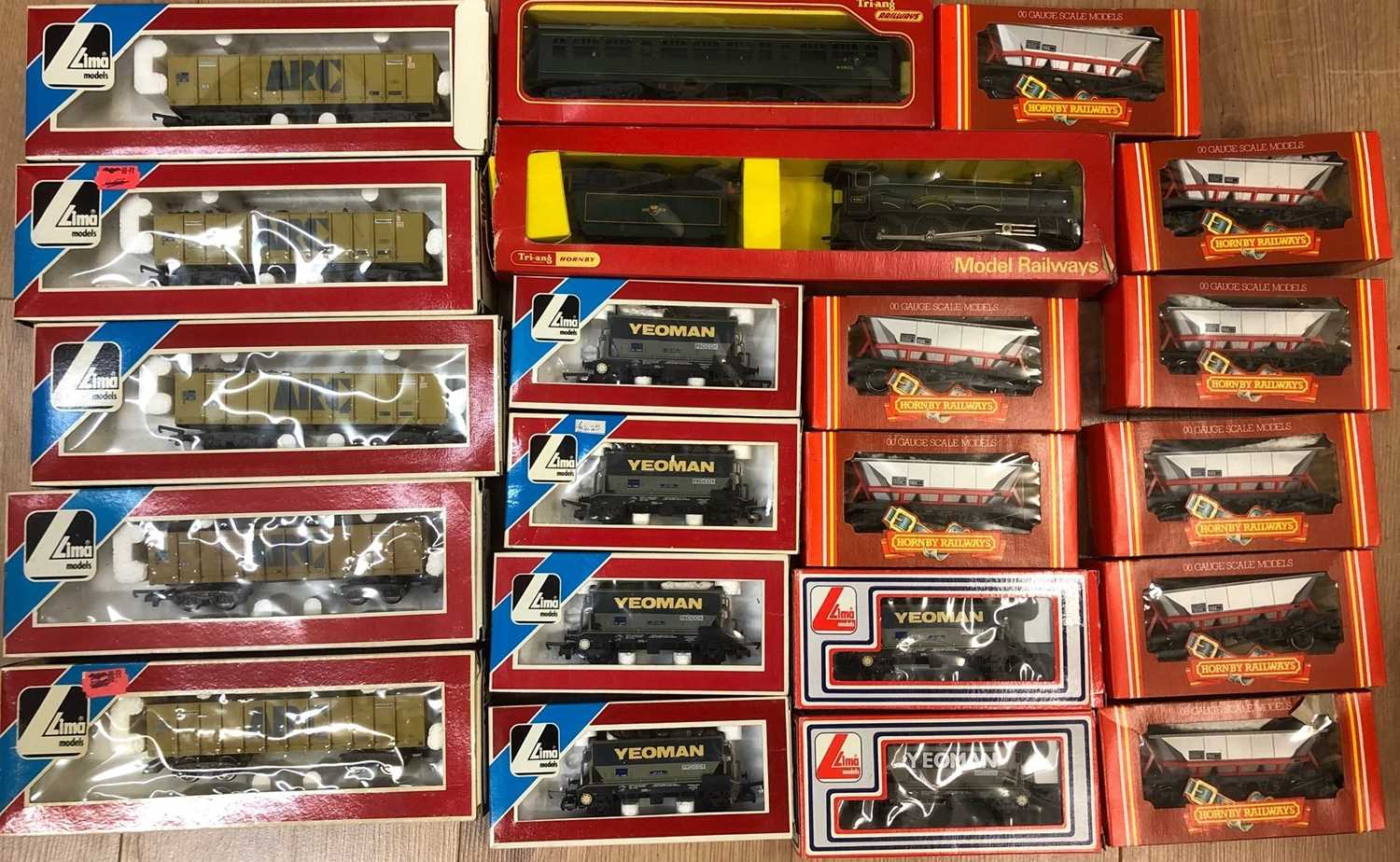 Lot 140 - A Hornby Tri-ang R.759 Hall Class Locomotive