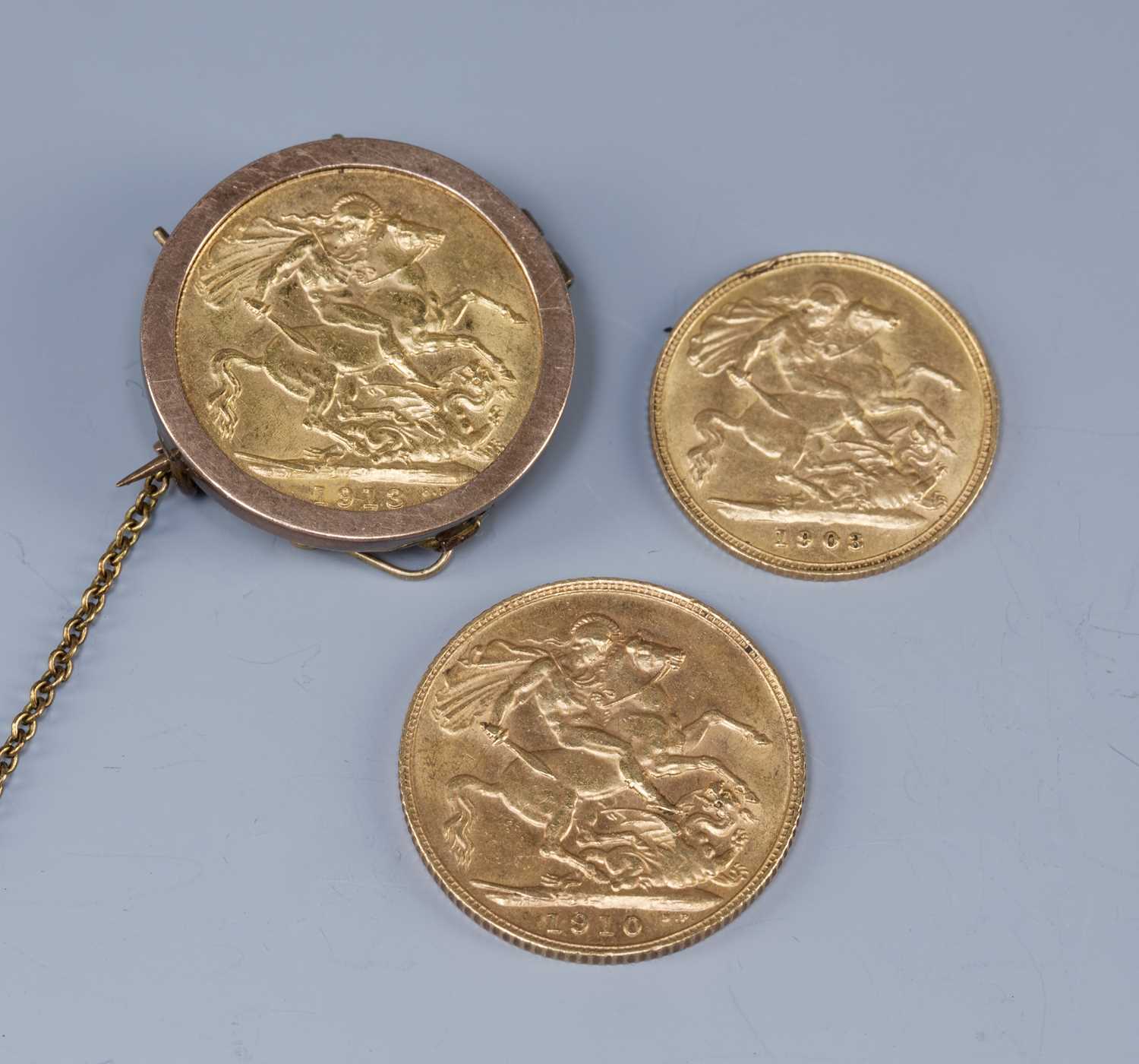 Lot 224 - Two sovereigns one dated 1910, the second